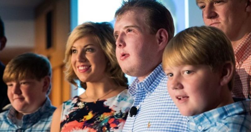 Doctօrs performed the first ever full face transplant on a former ...